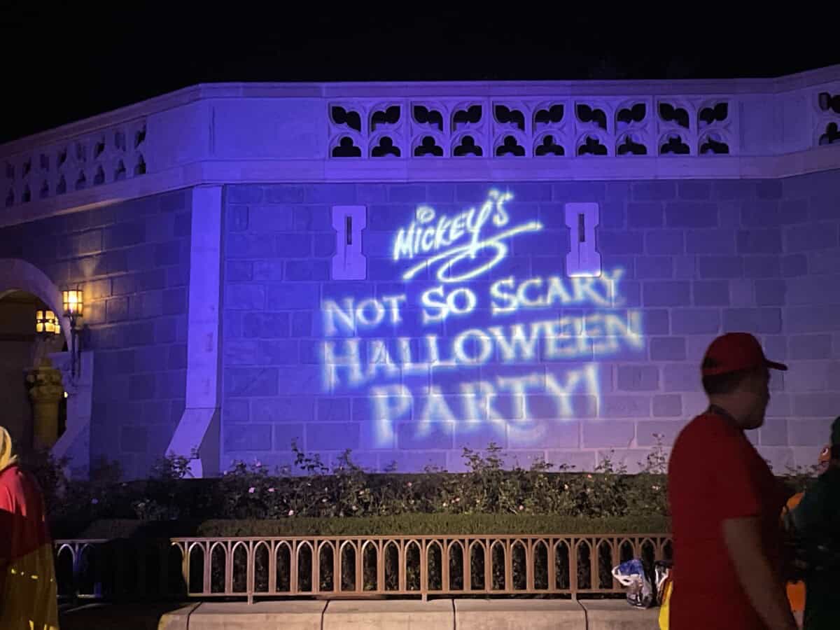 Guide To Mickey's Not So Scary Halloween Party - Dancing To Disney